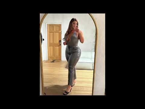 Sophie Hall Body Positive Plus Size Model, Insta Model, Big Size Model ...