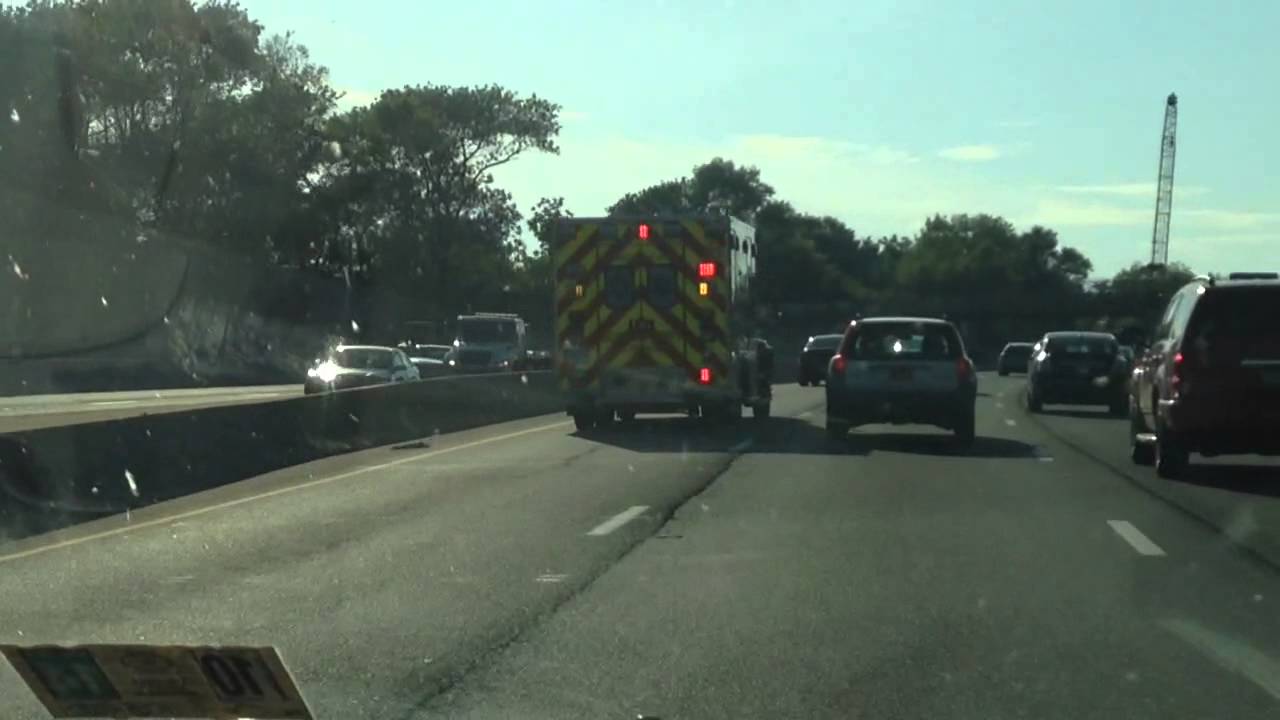 Baltimore County Ambulance 8 responding - YouTube