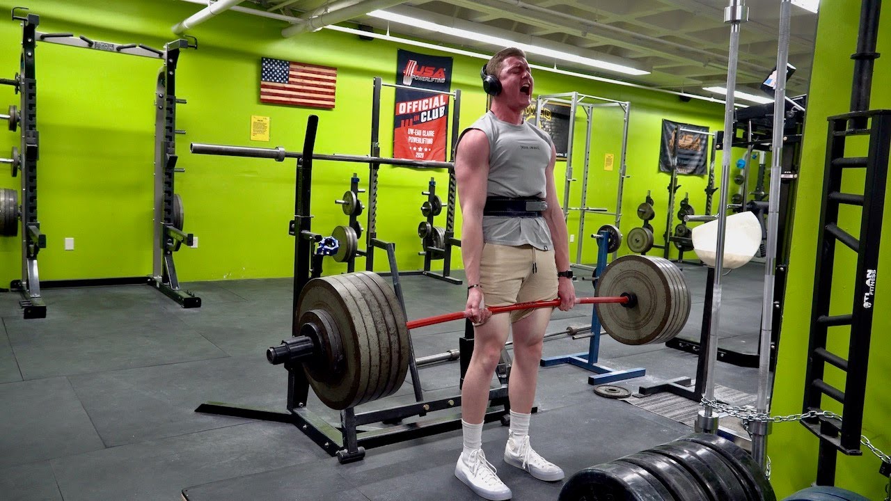Bodybuilders deadlifting 500 lbs + (NEW YEARS EVE PR's) - YouTube