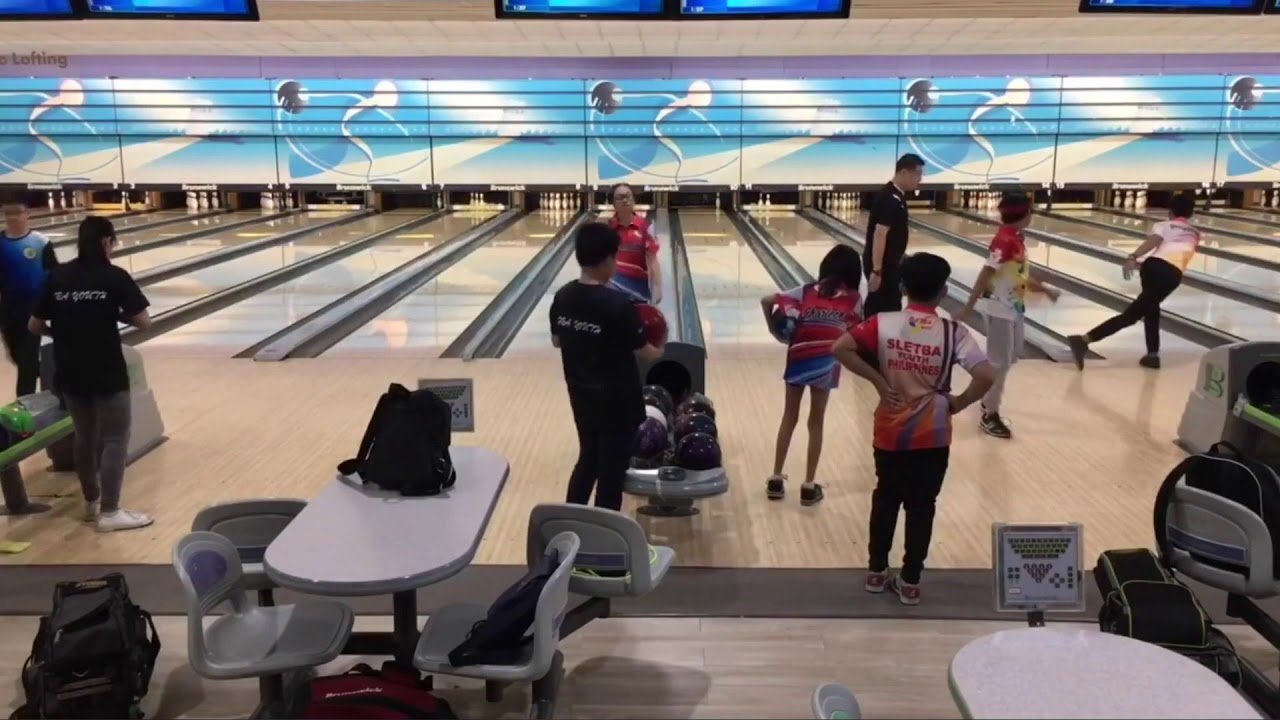 Synchronized Brunswick GS-X Pinsetters - YouTube
