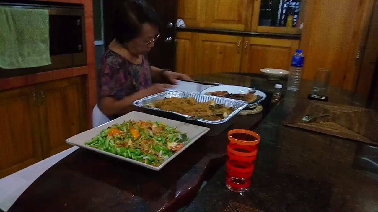 April 11, 2017 - Prepping Food in Jaro - YouTube