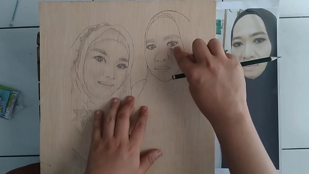 Menggambar sketsa wajah dengan media solder ( pyrography ) - YouTube