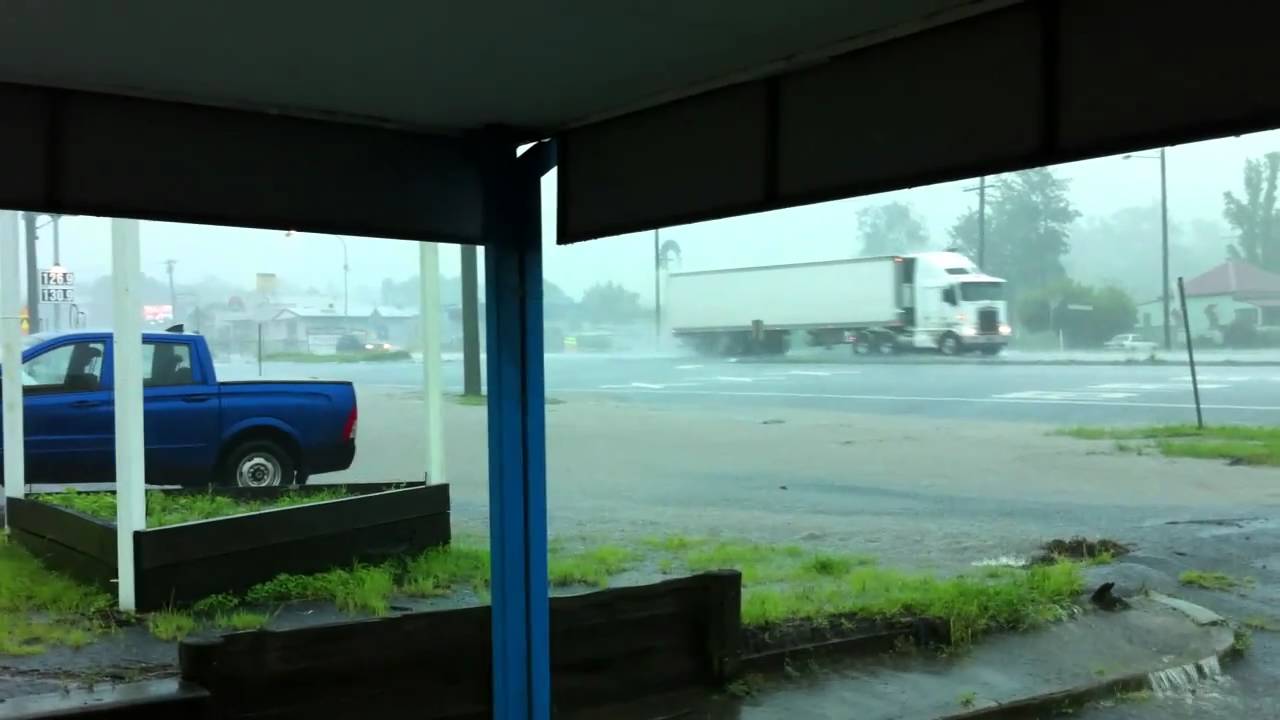 Withcott Floods SunCity West Real Estate 10.01.2011 Pt 1 - YouTube