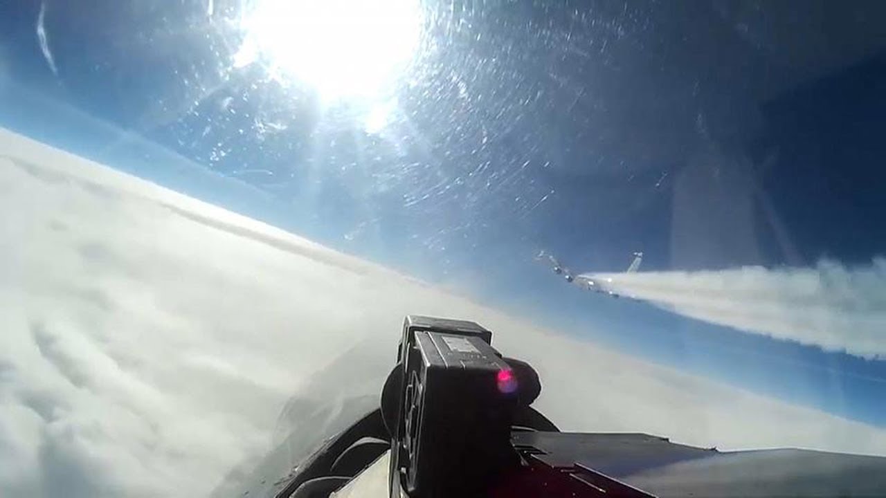 Deadly Su-27 Fighter Intercept a U.S. Reconnaissance Plane - YouTube