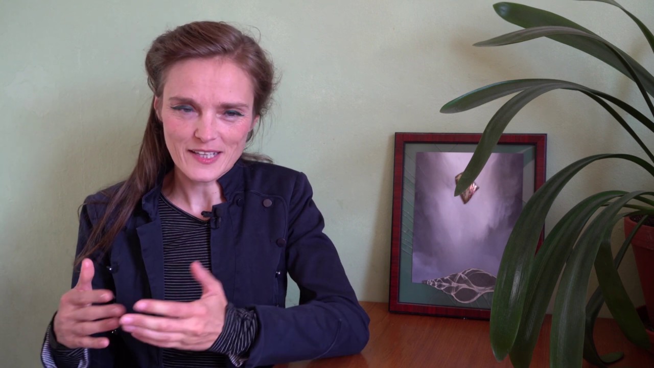 Anna Peschke | Pekingoper - YouTube