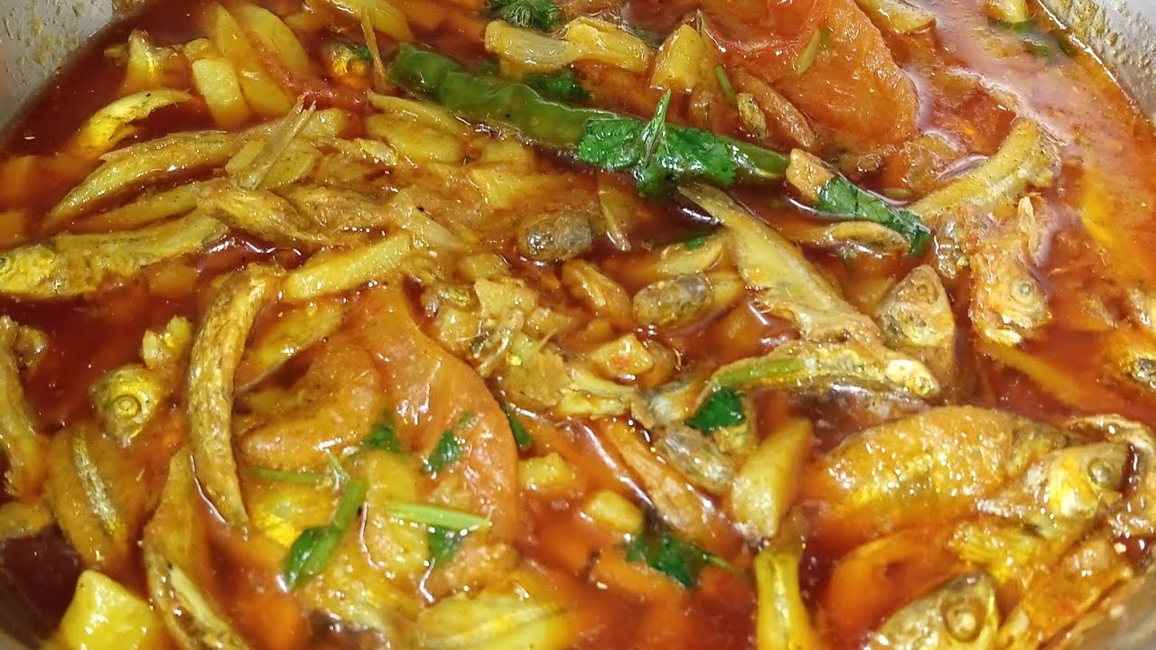 Morola macher recipe ll alu tomato diye morola macher recipe - YouTube