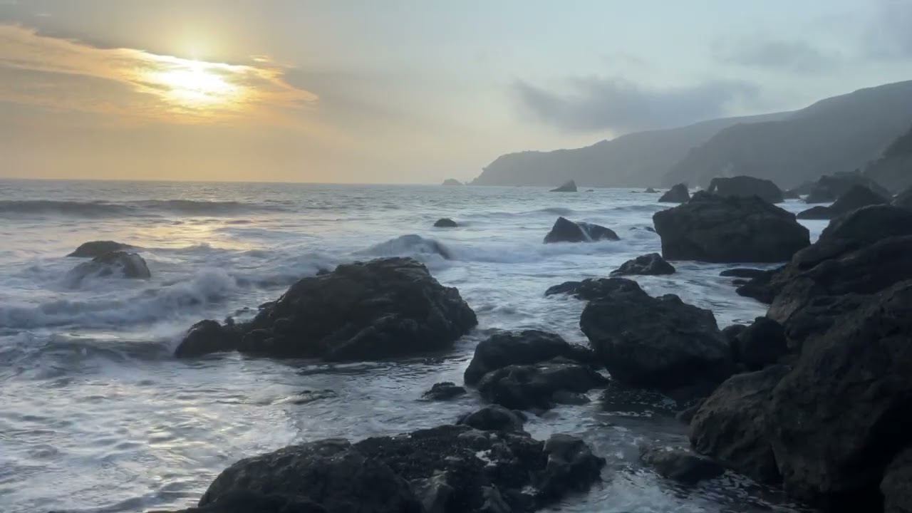 1min Solitude Rock ocean waves - YouTube
