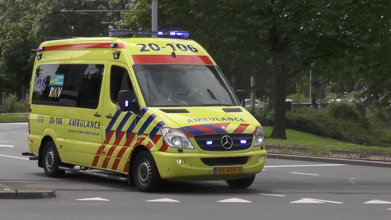 Ambulance 20-106 met spoed naar EMC Rotterdam vanaf een inzet in ...