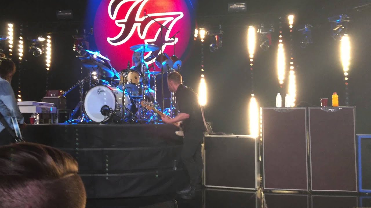 Foo fighters- Outside iheartradio theater 3-17-15. - YouTube