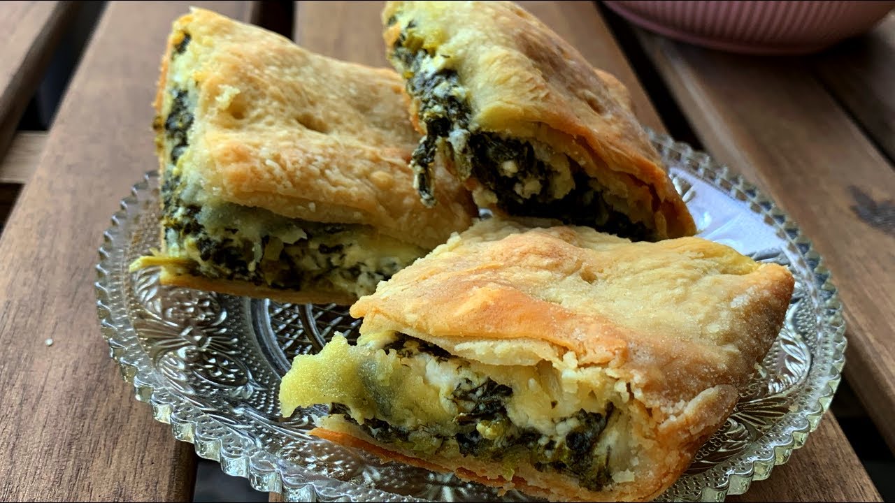 My dad makes traditional Greek spinach pie (spanakopita) [Eng subs ...