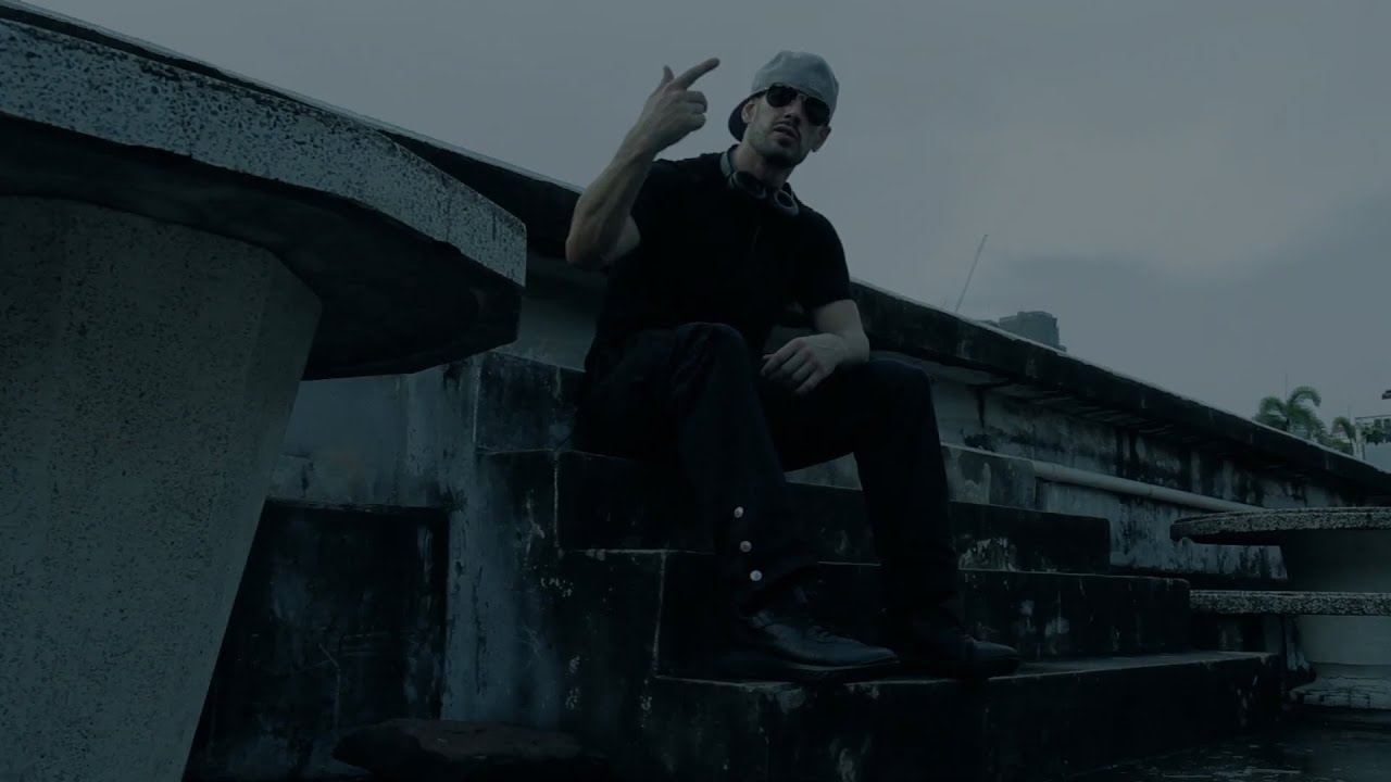 Duvee Davis - Born Alone Die Alone - YouTube