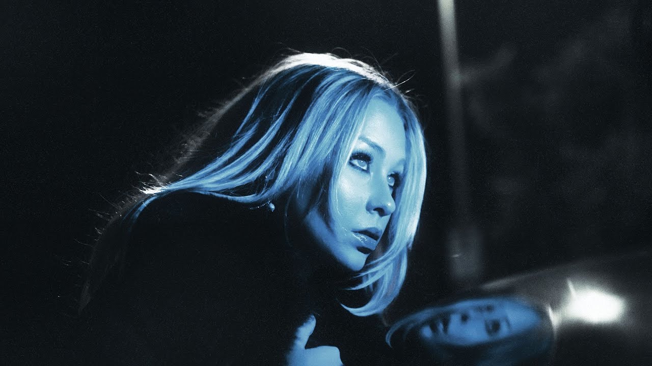 Leyla Blue - latenight [Lyric Visualizer] - YouTube