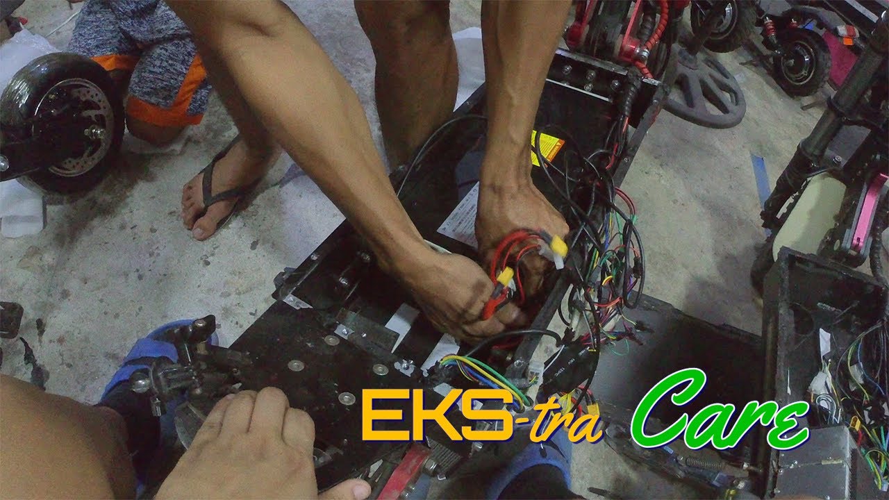 How to Remove Battery of an electric scooter | EKS-tra Care - YouTube