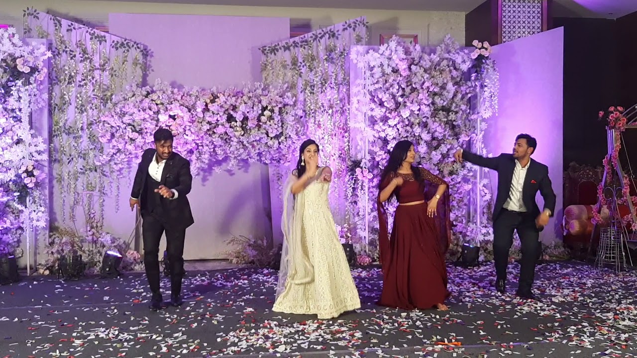 Neeli neeli aankho ko chupa ke rakh le...dance - YouTube