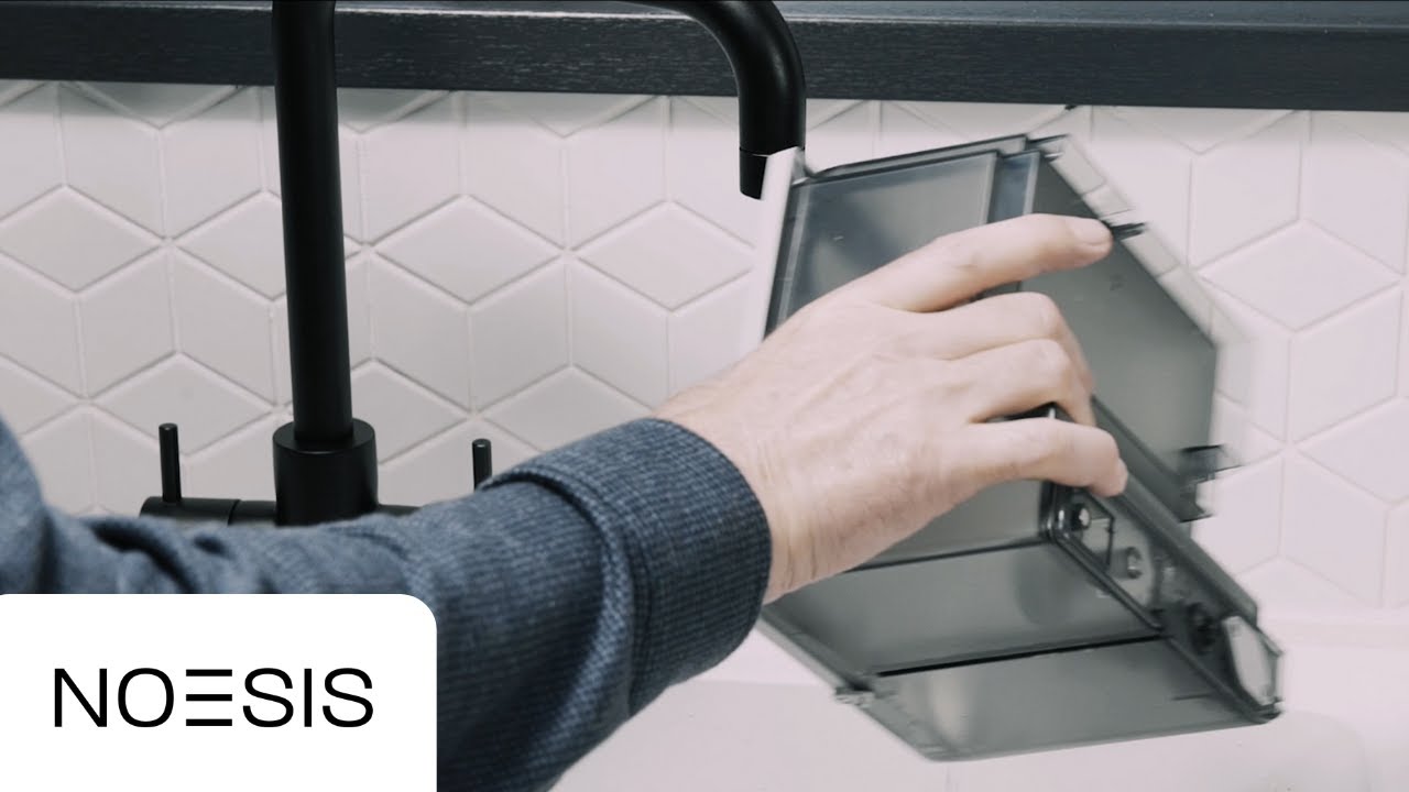 NOESIS Florio F10 Pro - Refreshing The Water In The Base Station - YouTube