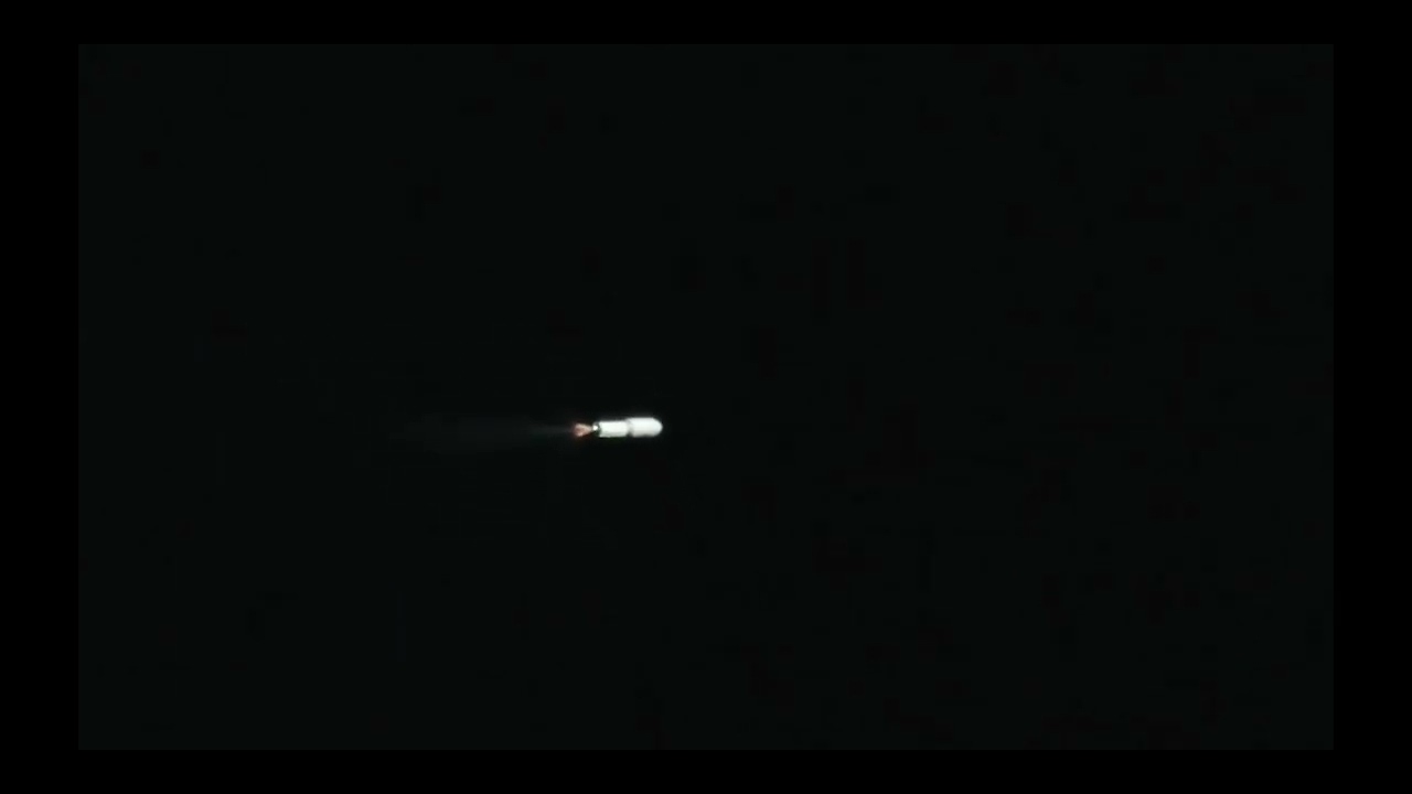 AMAZING tracking shot of SpaceX Falcon 9 stage separation and fairing ...