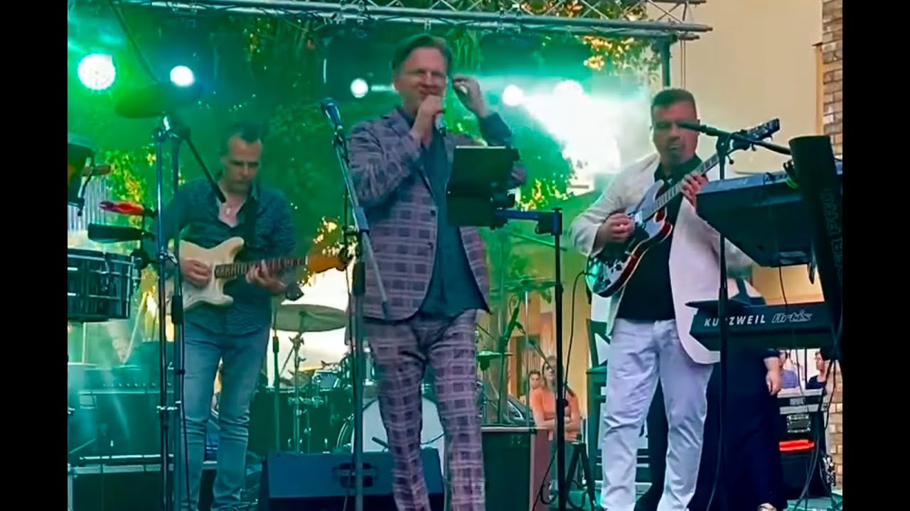 Fortissimo performs Just the Two of Us - YouTube