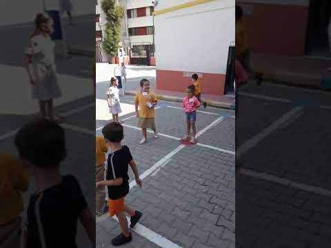 1-C SINIFI UYUM HAFTASINDA OKUL BAHÇESİNDE  KÖŞE KAPMACA OYUNU