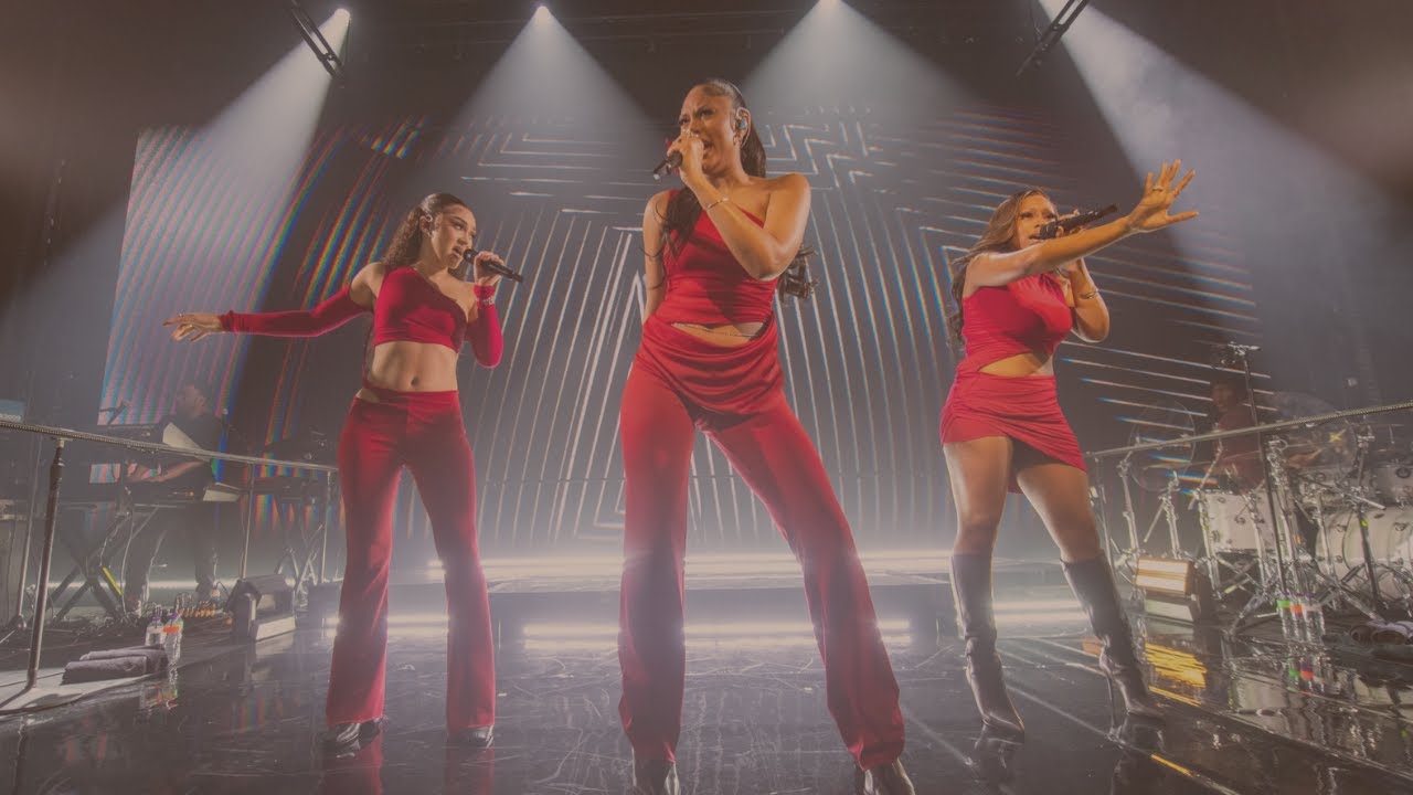 Flo Feature Me Live Version 8D Audio - YouTube