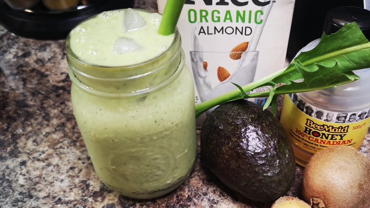AVOCADO GREEN SMOOTHIE | IMMUNE BOOSTER - YouTube