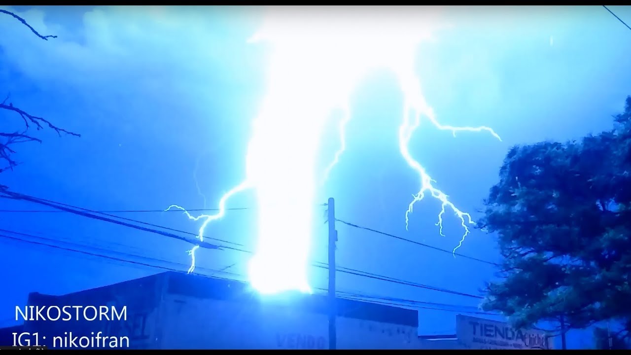 Rayo durante una tormenta/ lightning during a storm (24/01/2019) - YouTube