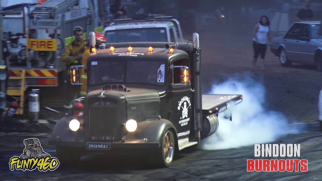 SMOKNRAT SMASHING TYRES AT BINDOON BURNOUTS - YouTube