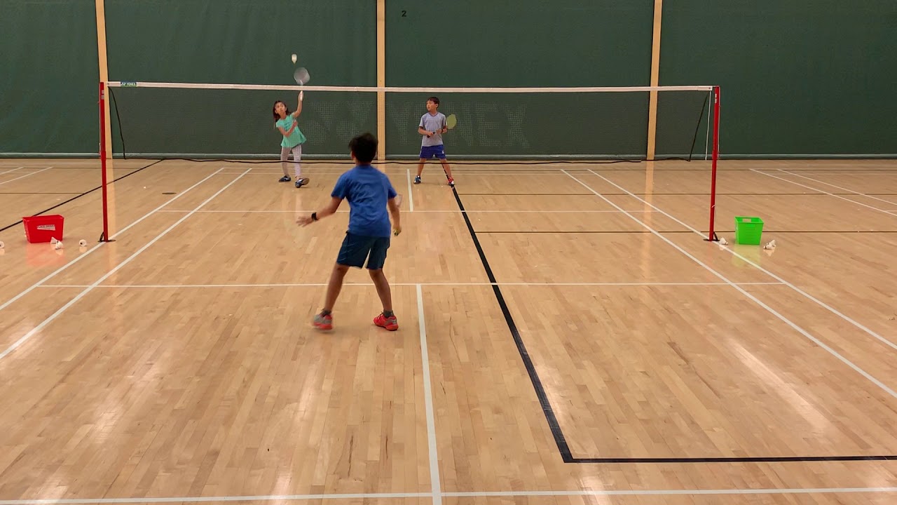 Kid play badminton again two kids - YouTube