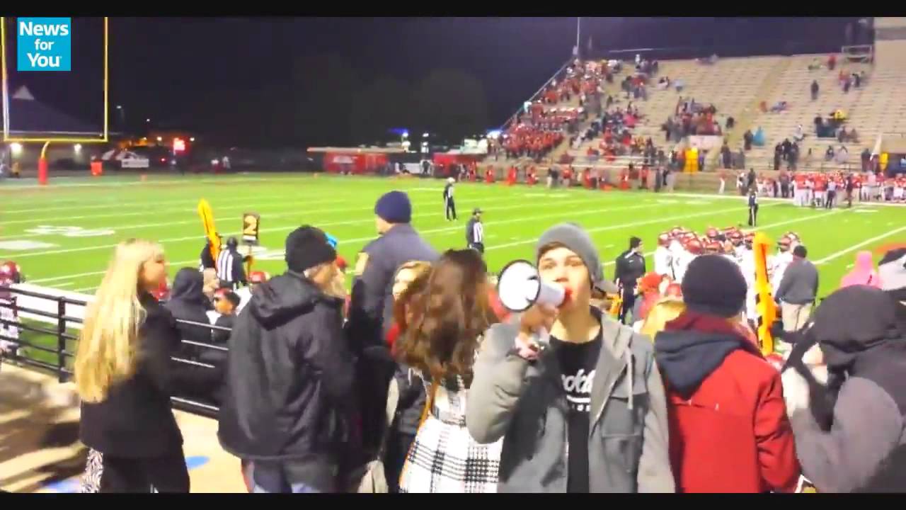 Cop Pepper Sprays Students