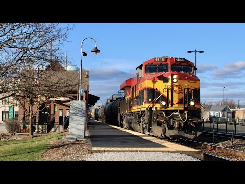 KCS 4848 leads CP 246 at Northbrook in nice light - YouTube