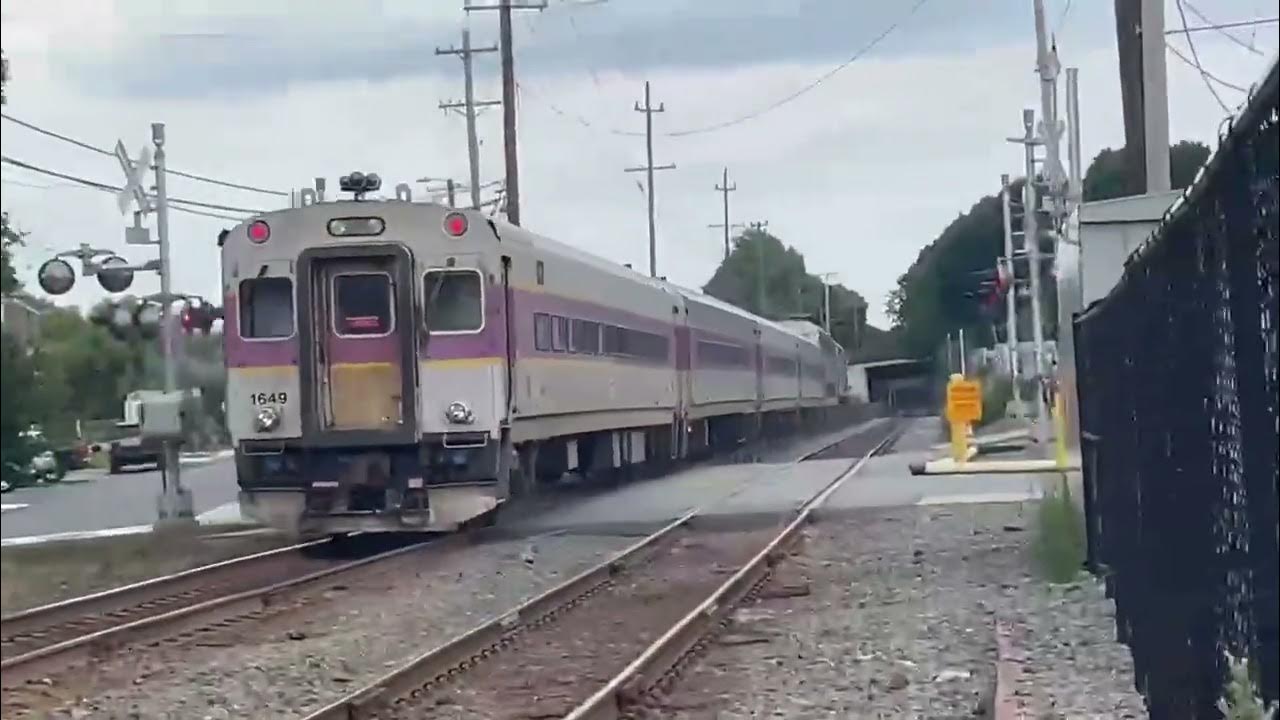 Mr.F40 takes MBTA 1061 to Haverhill on 213! 8/1/22 - YouTube