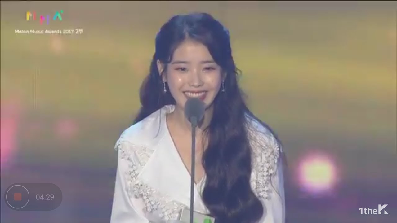 171202 IU Win Best Album Of Year@ Melon Music Awards 2017 - YouTube