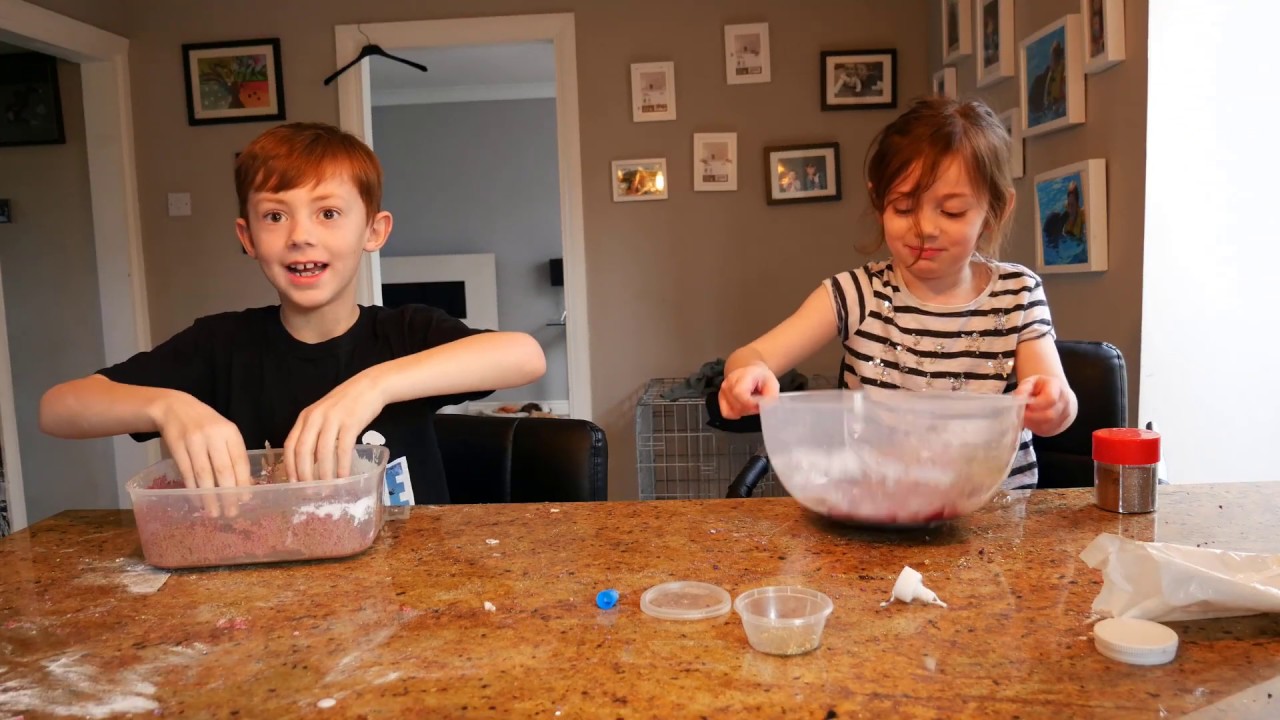 Max and Nieve make slime - YouTube