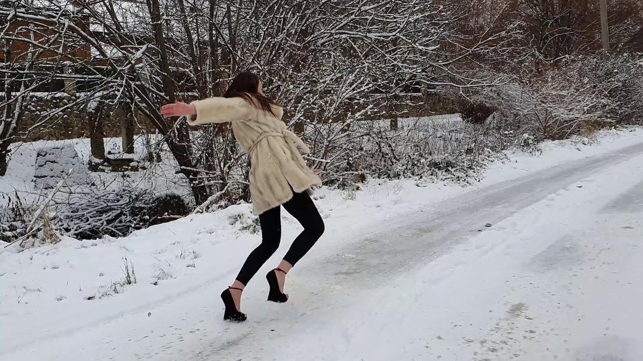 Girl in High Heels falling down, Zanotti heelless on very slippy ice ...