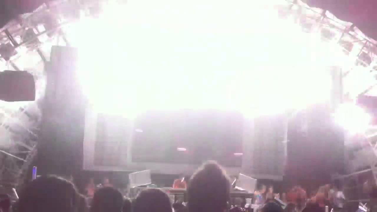 Zedd @ Eclipse night swim LV "Animals" remix - YouTube