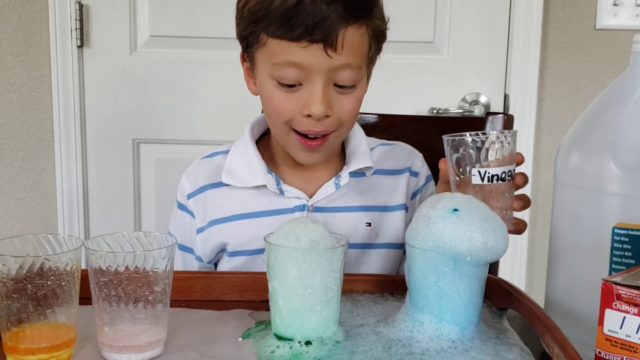 식초와 배이킹 소다로 신기한 과학실험 (한국말) Amazing science experiment (in Korean) - YouTube