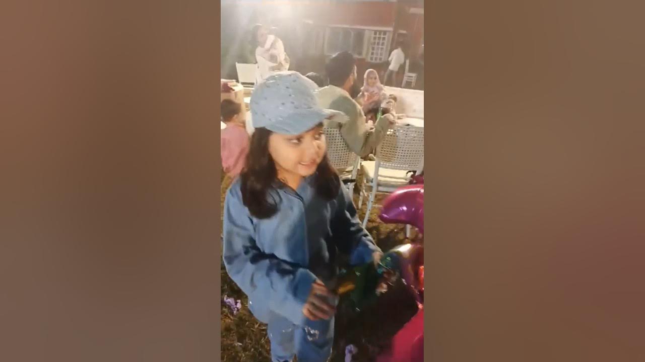 Sab phar deye balloon 🎈🎈🎈 #funny #cute Manal life style - YouTube