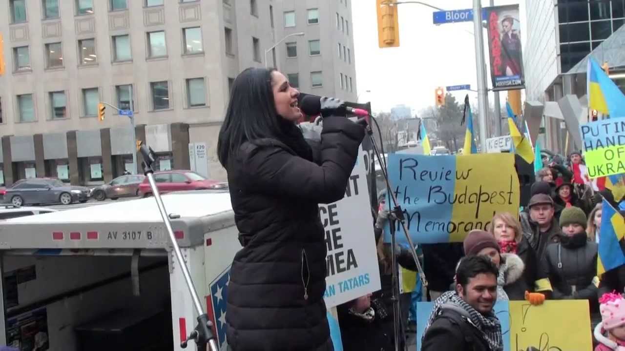 Marta Shpak supports Ukrainians in Toronto - "Ми за волю, ми за мир ...