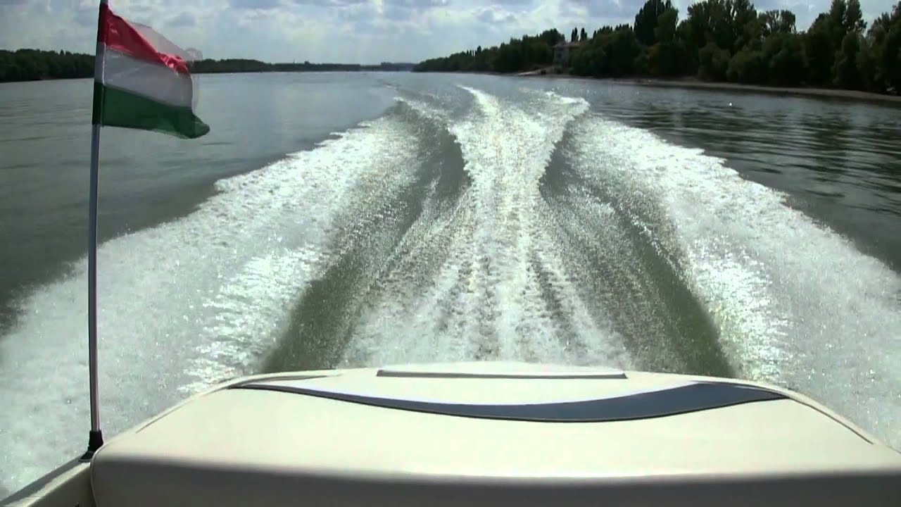Hungary-Duna - Bayliner Capri.m2ts - YouTube