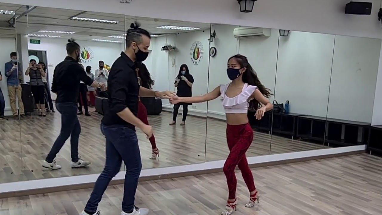 Salsa dance by Ali and Janey to Caminando - Ruben Blades - YouTube