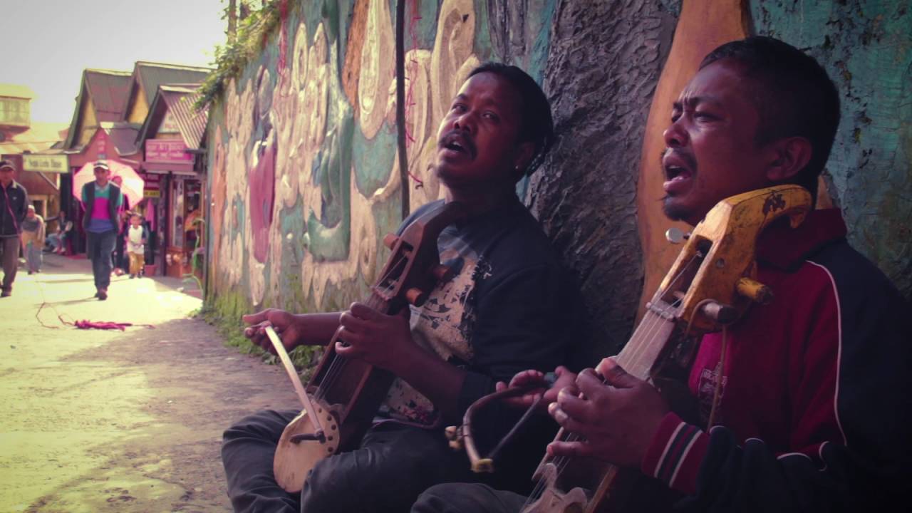 Amazing Indian Street Musicians Playing Sarangi-Folk Music - YouTube