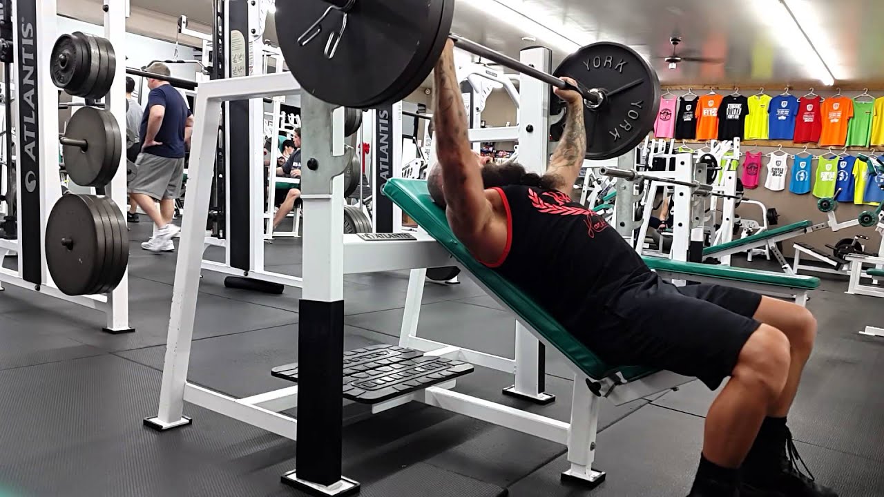 A Respectable 8 Reps of 225 Pounds. - YouTube