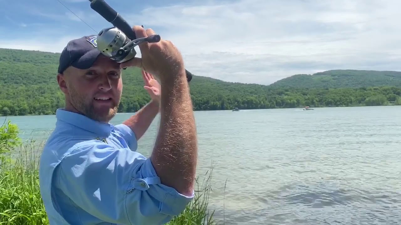 04 – Proper Hand Placement and Casting a Spin Casting Reel/Casting Rod ...