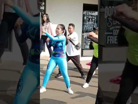 Senam aerobik silat hot