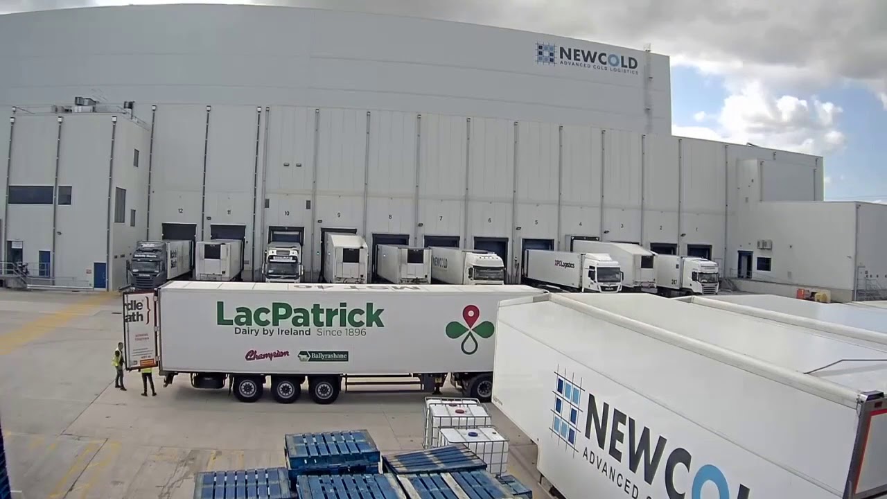 A Typical Day of Truck Loading at NewCold Wakefield - YouTube