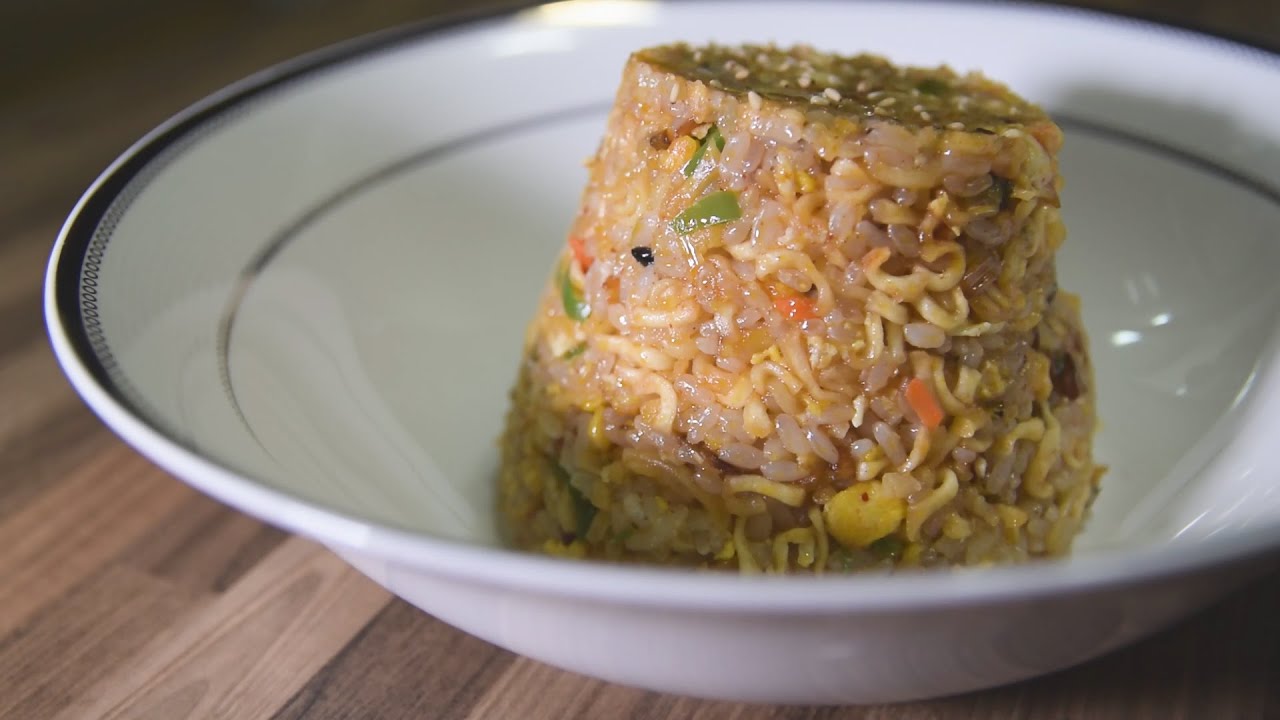 신라면볶음밥ㅣCup noodle fried riceㅣ간단요리ㅣ컵라면볶음밥ㅣカップラーメンチャーハン - YouTube