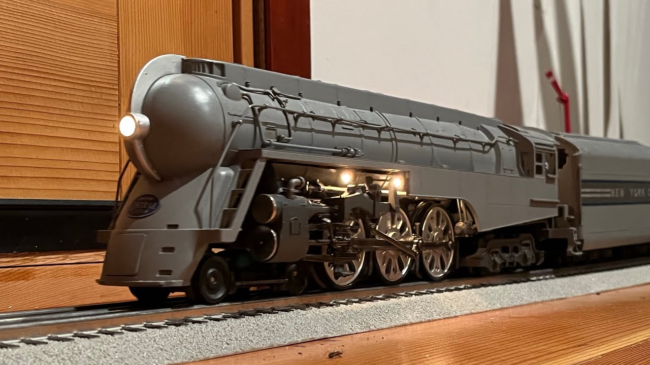 MTH New York Central Dreyfuss Hudson - YouTube