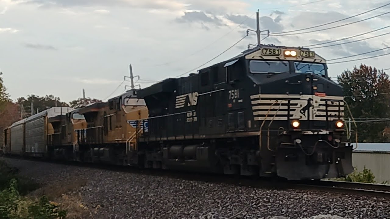 NS 7581 leads a fast and windy NS 218 - YouTube