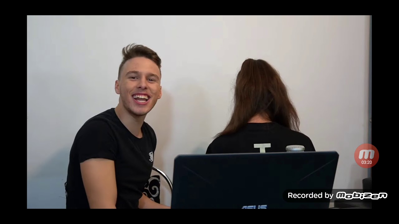 Cum arată iubita lui Mitzuu?Face review Ariana! - YouTube