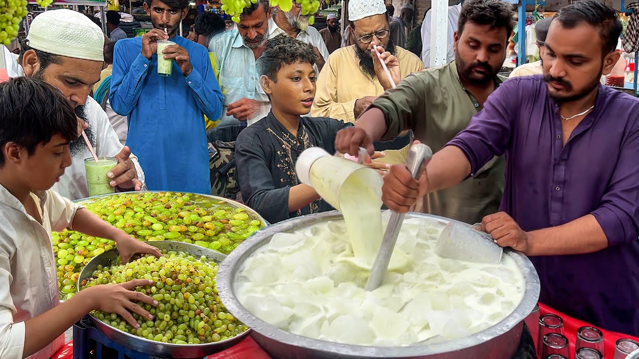 Amazing Grape Juice Making | Fresh Grape 🍇 Milkshake in Karachi ...