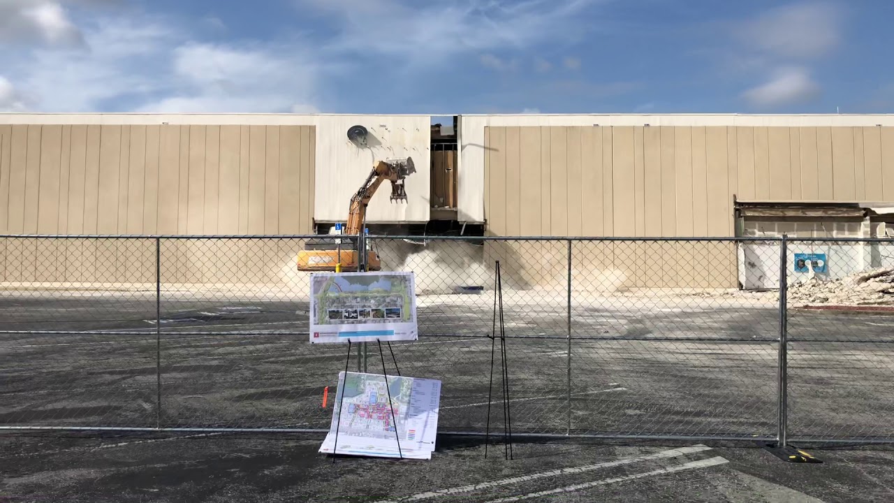 The old Sears sign at University Mall gets torn down - YouTube